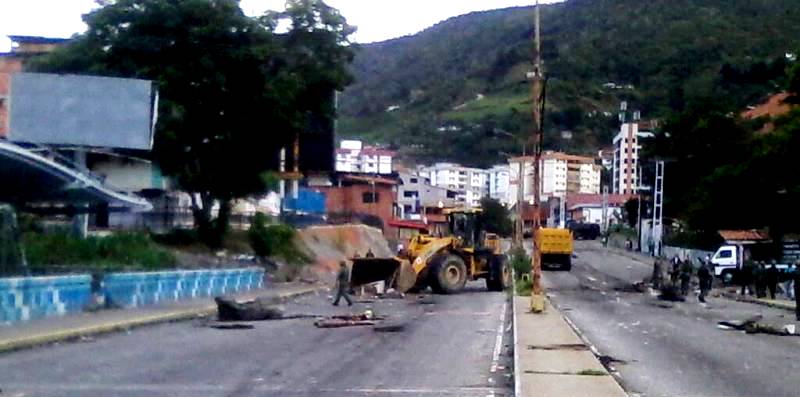 Oscar Landaeta: Gobernación continúa desmontando guarimbas de las ...