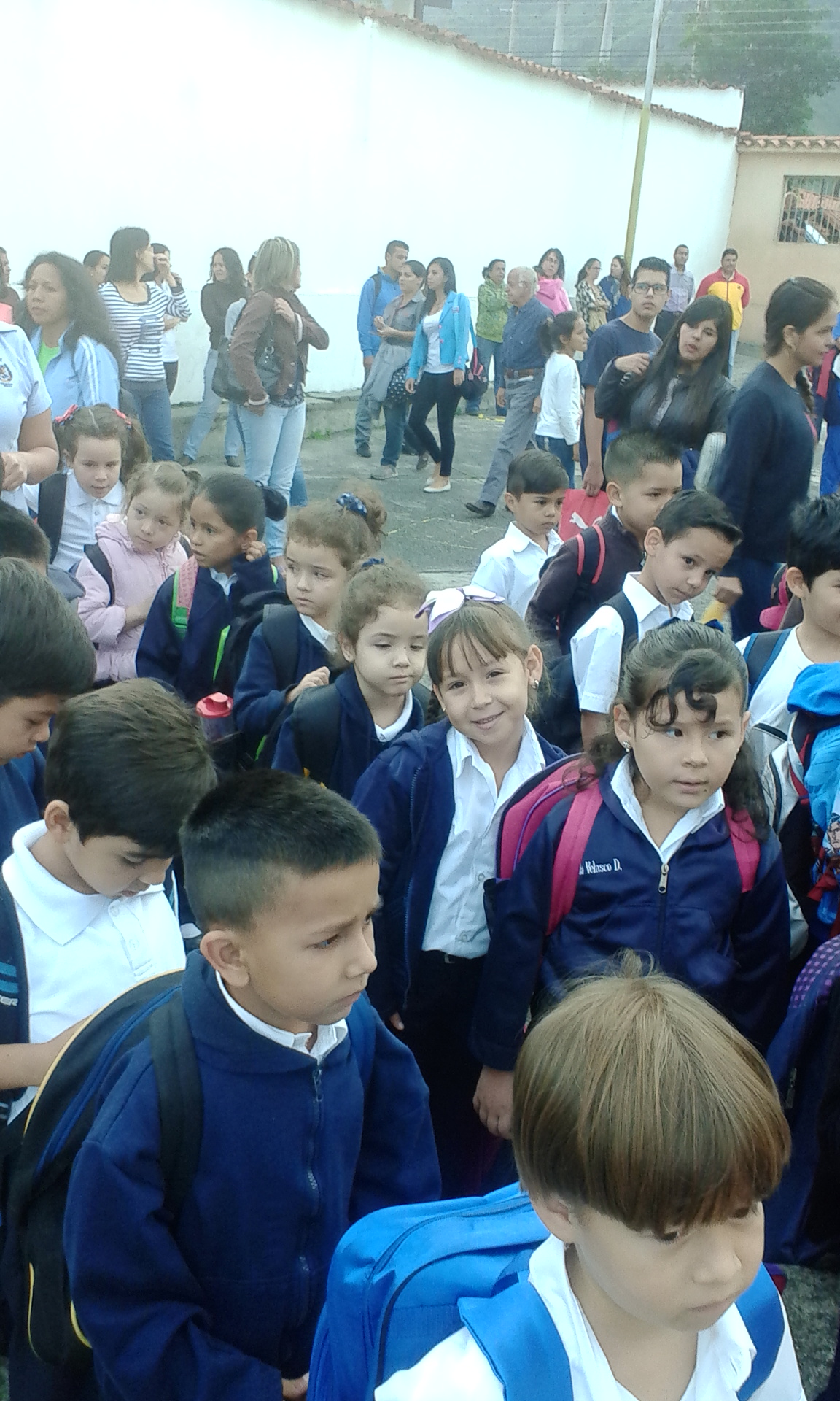 120 mil estudiantes de educacion inicial y básica retornaron a sus ...