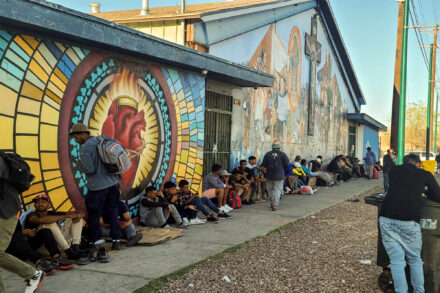 90% de migrantes en refugios Sagrado Corazón y Anunciación en Texas son ...